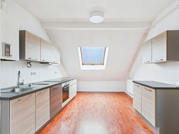 Appartement à louer - Forbach, Bellevue - 3 pièces - 2 chambres