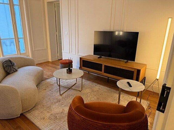 Appartement à louer - Alleray Procession, Paris ème arrondissement - 4 pièces - 2 chambres