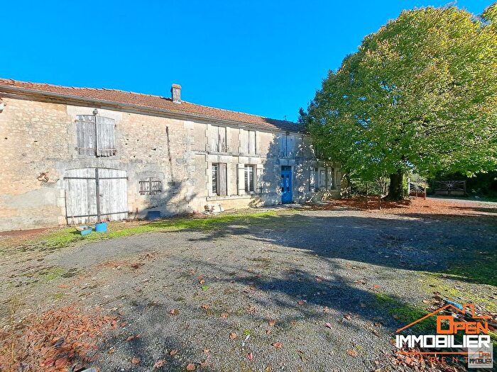 Maison à vendre - Barbezieux-Saint-Hilaire - 6 pièces - 2 chambres