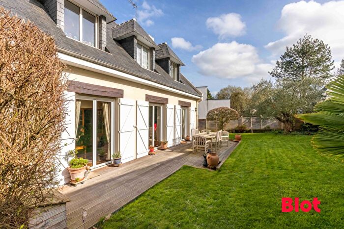 Maison à vendre - Quartiers Sud-Est, Cimetière de lEst - 6 pièces - 4 chambres