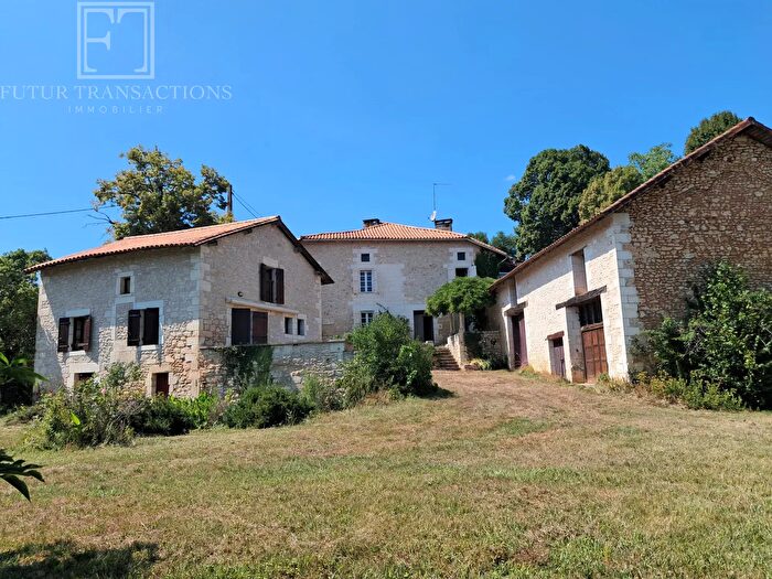 Maison 4 pièces à Champagnac-de-Belair, à vendre
