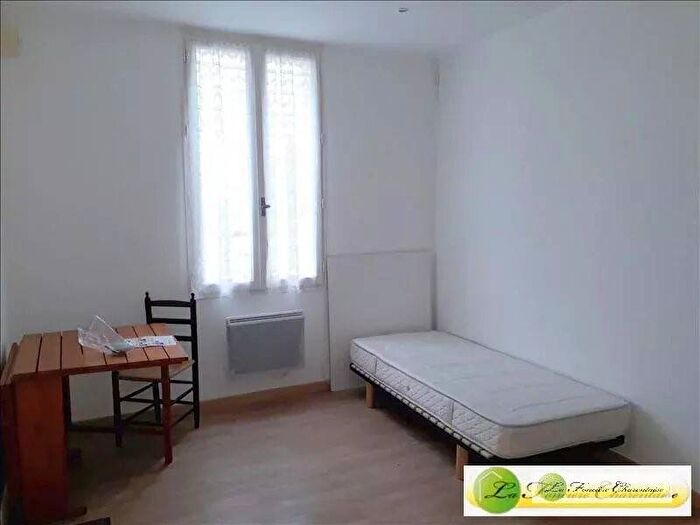 Appartement à louer - Vieil Angoulême-Centre Ville - 1 pièce