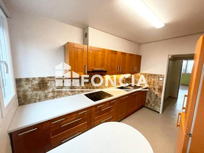 Appartement à louer - La Métare Le Portail Rouge, Saint-Étienne - 5 pièces - 3 chambres