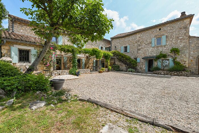 Maison à vendre - Uzès - 9 pièces - 5 chambres