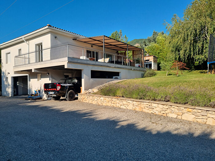 Maison 4 pièces à Claret, à vendre