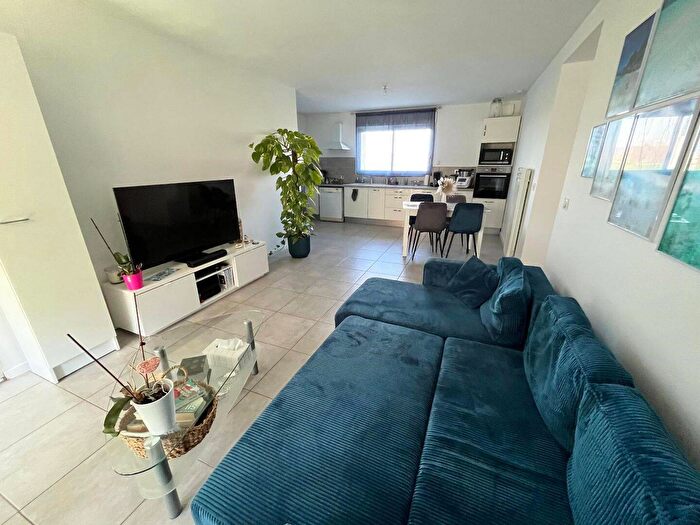 Appartement à louer - Oytier-Saint-Oblas - 3 pièces - 2 chambres