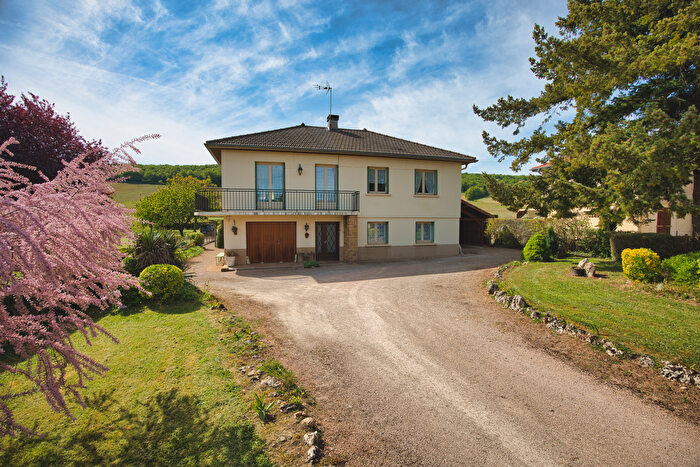 Saint-Gengoux-de-Scissé : Maison 5 pièces à vendre