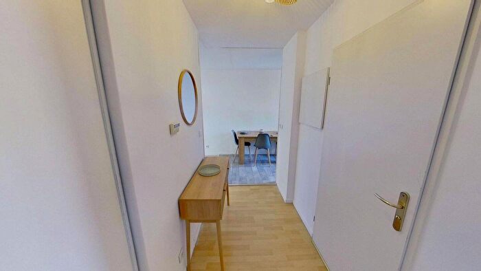 Appartement à louer - Laënnec, Lyon ème arrondissement - 4 pièces - 3 chambres