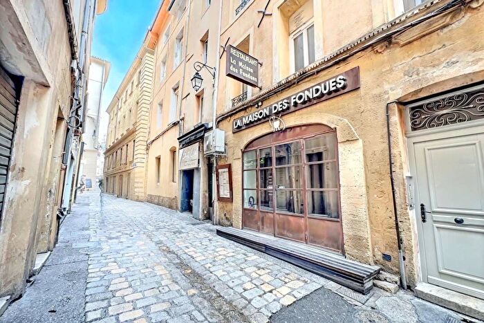 Appartement à louer - Centre Ville, Aix-en-Provence - 1 pièce