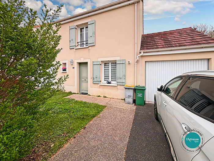 Maison à vendre - Fontenay-le-Vicomte - 4 pièces - 3 chambres
