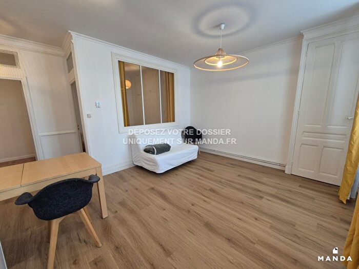 Appartement 2 pièces à Villeurbanne, République, Tolstoi, à louer