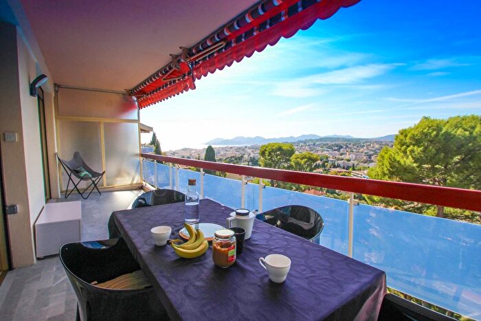 Appartement à louer - Collines, Le Cannet - 3 pièces - 2 chambres