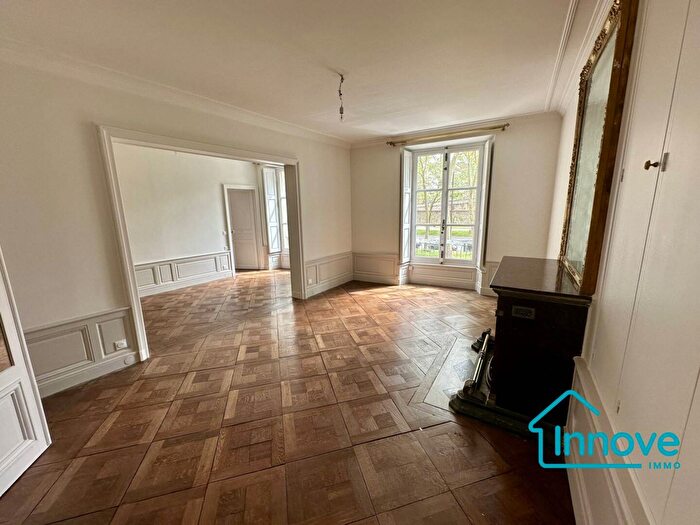 Appartement 5 pièces à louer à Notre Dame, Versailles