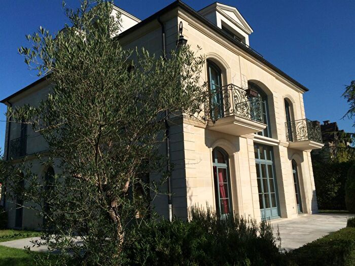 Maison à louer - Croissy-sur-Seine - 8 pièces - 5 chambres