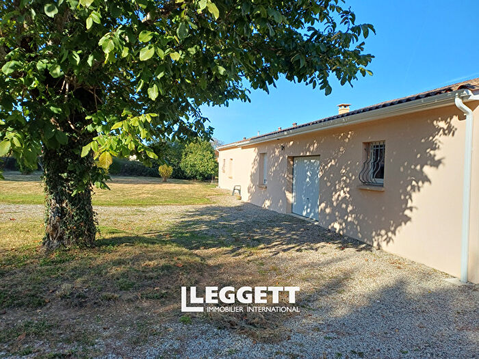 Maison à vendre - Benest - 8 pièces - 4 chambres