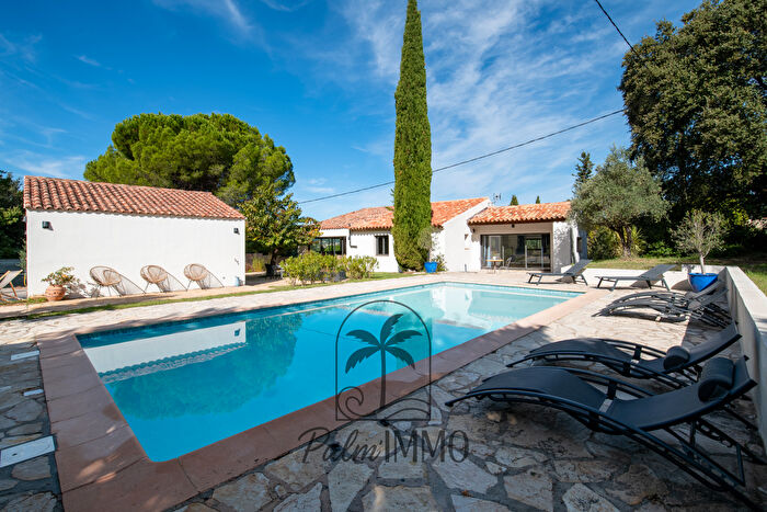 Maison à vendre - Le Beausset - 6 pièces - 5 chambres