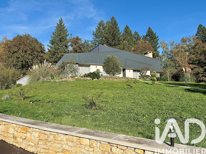 Maison à vendre - Saint-Junien - 8 pièces - 6 chambres