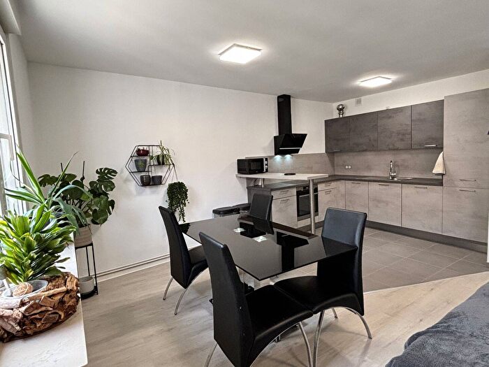 Centre Ville, Thionville : Appartement 4 pièces à louer
