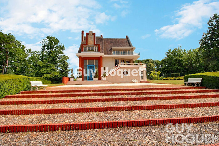 Maison à vendre - Poigny-la-Forêt - 14 pièces - 6 chambres