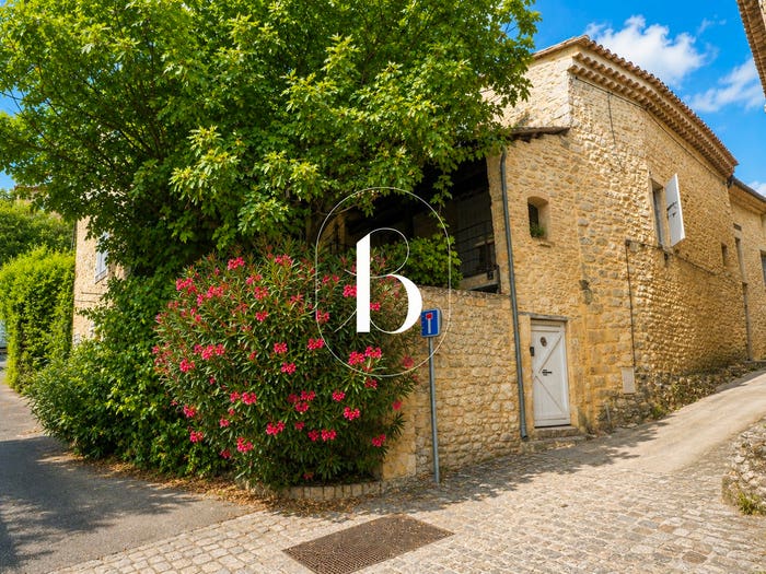 Maison 6 pièces à Vénéjan, à vendre