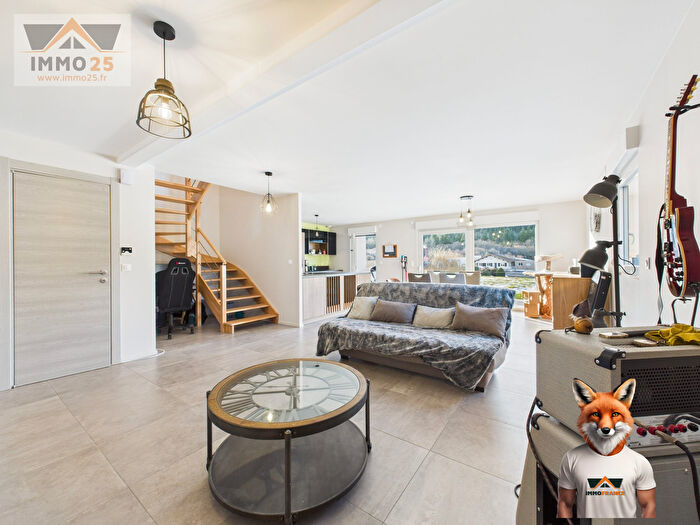 Appartement à vendre - Orchamps-Vennes - 4 pièces - 3 chambres