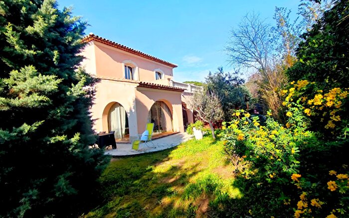 Maison à vendre - Fréjus, La Tour de Mare - 6 pièces - 4 chambres