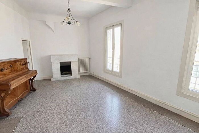 Appartement à louer - Trinquenaille, Arles - 5 pièces - 4 chambres