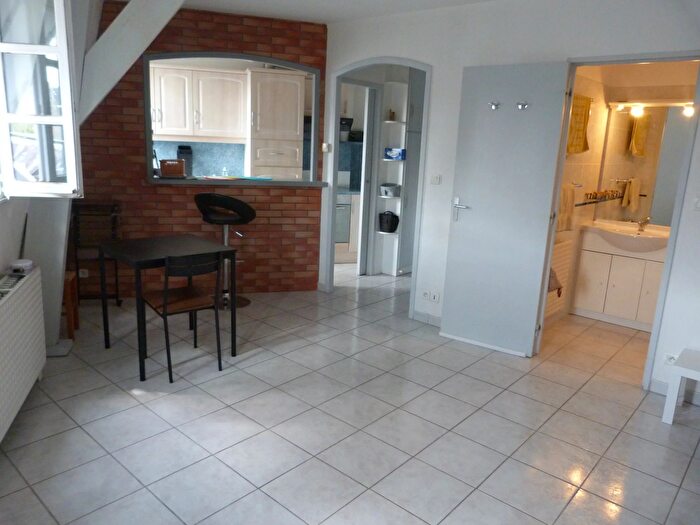 Appartement 1 pièce à Vierzon, Centre-ville, à louer