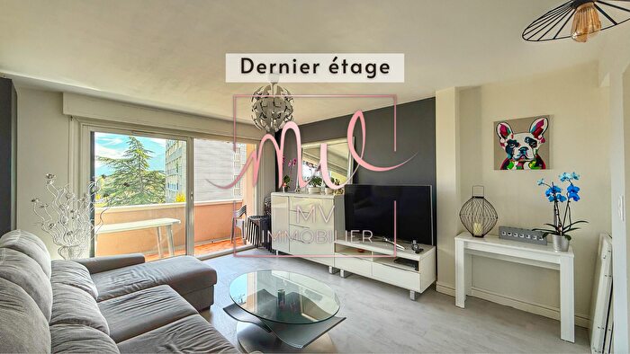 Appartement à vendre - Voiron, Centre-ville, Gare - 5 pièces - 4 chambres