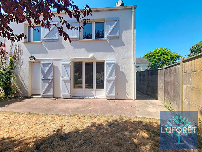 Étampes, Saint-Martin, Saint-Gilles : Maison 5 pièces à vendre