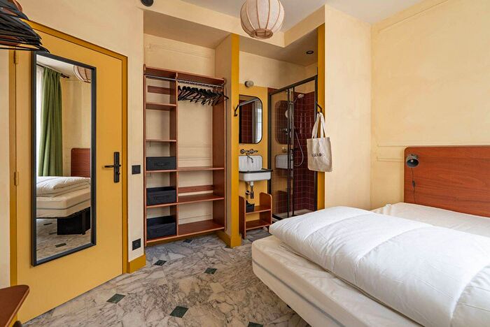 Appartement à louer - Alleray Procession, Paris ème arrondissement - 9 pièces - 9 chambres