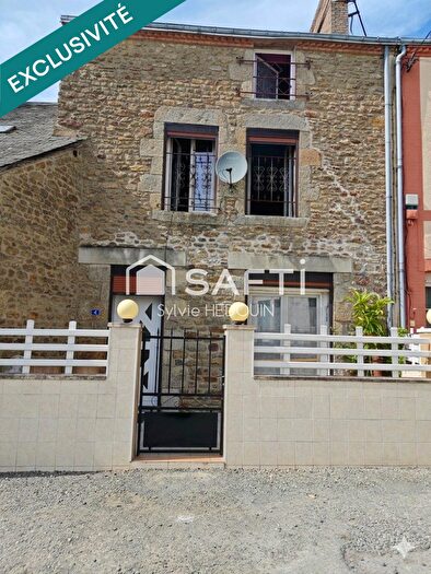 Maison 12 pièces à Saint-Pierre-des-Nids, à vendre