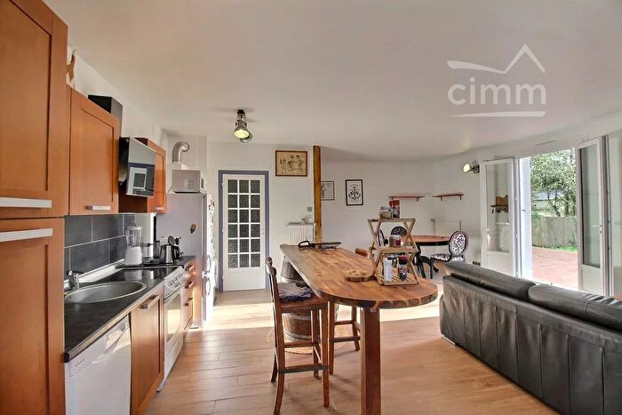 Appartement à vendre - Saint-Cyr-sur-Loire - 3 pièces - 2 chambres