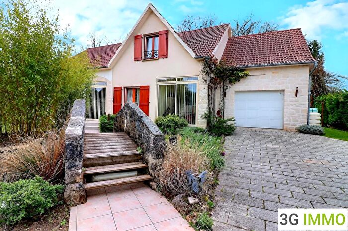 Maison à vendre - Verneuil-en-Halatte - 7 pièces - 5 chambres