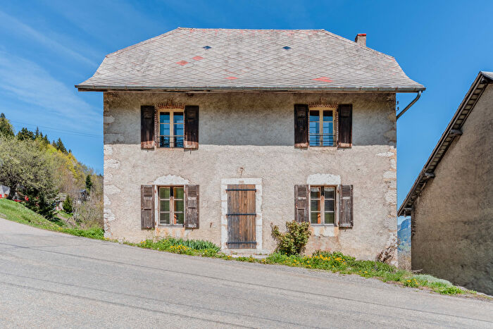 Saint-Christophe-sur-Guiers : Maison 4 pièces à vendre
