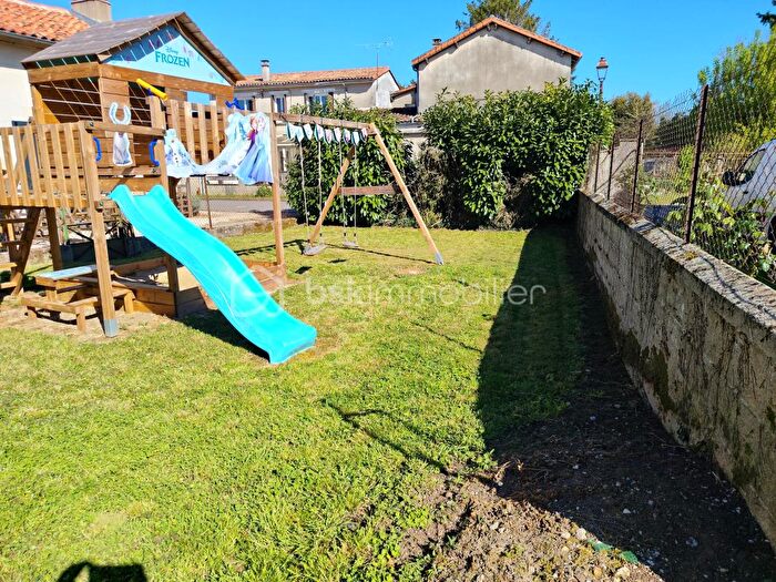 Maison 8 pièces à Paizay-Naudouin-Embourie, à vendre