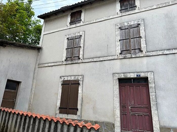 Maison à vendre - Chabanais - 3 pièces - 2 chambres
