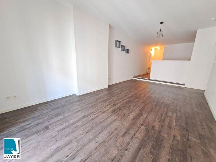 Ecusson-Ile Saint Laurent, Chalon-sur-Saône : Appartement 2 pièces à louer
