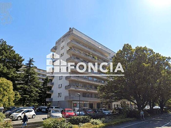 Appartement à louer - Allies-Clos dOr, Grenoble - 4 pièces - 3 chambres