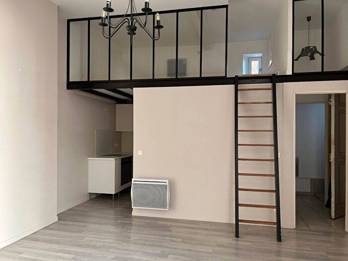 Appartement à louer - Ainay, Lyon ème arrondissement - 3 pièces - 1 chambre