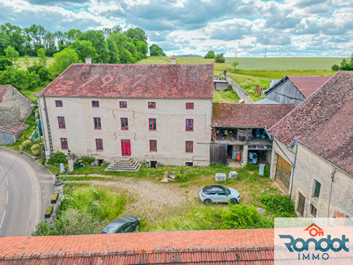 Minot : Maison 12 pièces à vendre