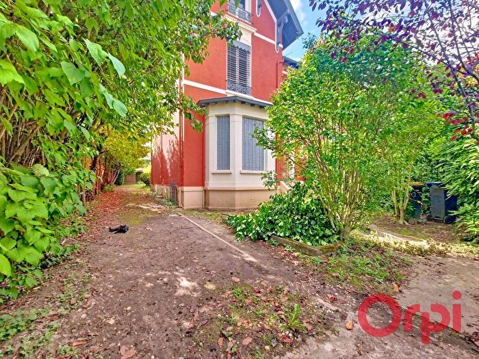 Maison à louer - Montchat, Lyon ème arrondissement - 7 pièces - 5 chambres