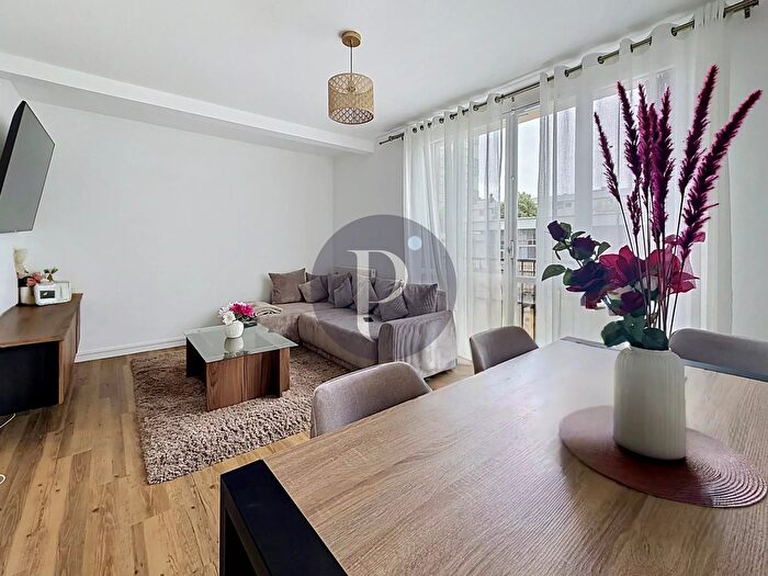 Choisy-le-Roi, Centre-ville, Parc Prairie, Hautes Bornes : Appartement 3 pièces à vendre