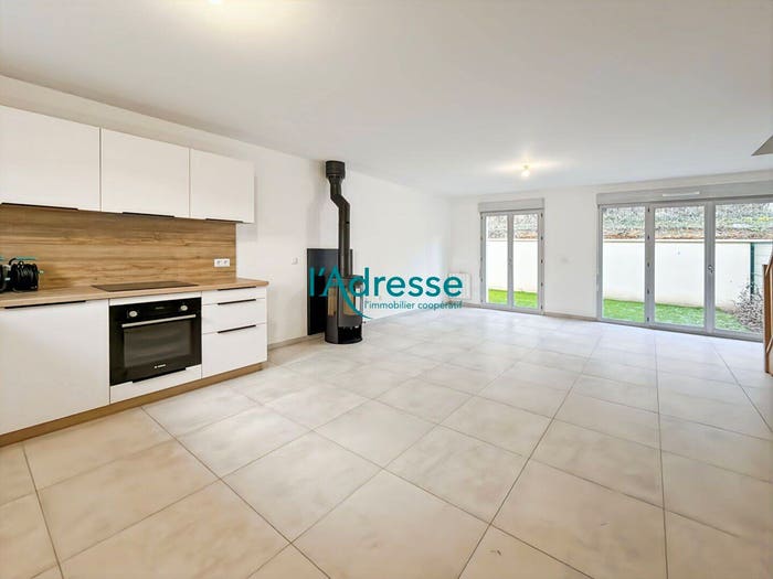 Oinville-sur-Montcient : Maison 3 pièces à louer