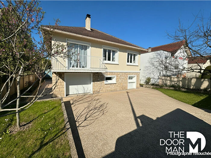 Maison à vendre - Les Clayes-sous-Bois - 6 pièces - 3 chambres