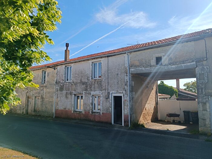 Maison 4 pièces à Ruffec, à vendre