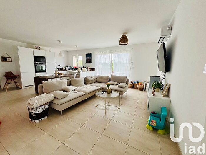 Maison à vendre - Villemoustaussou - 4 pièces - 3 chambres