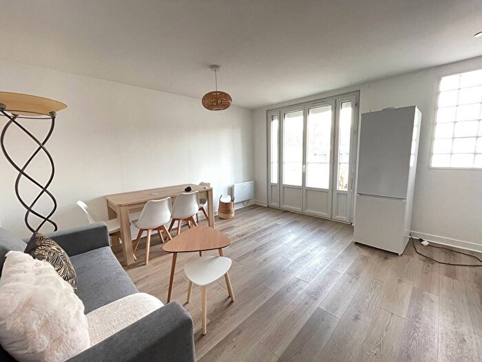 Appartement à louer - Rive de Seine Sud Est, Melun - 2 pièces - 1 chambre