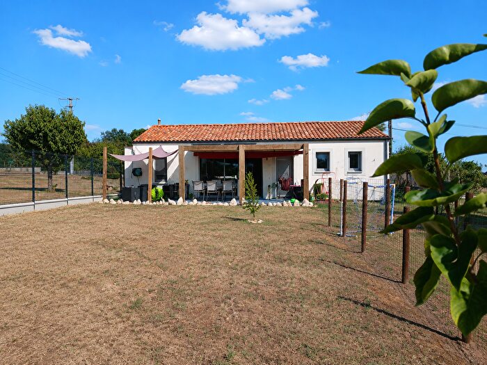 La Rochefoucauld : Maison 6 pièces à vendre