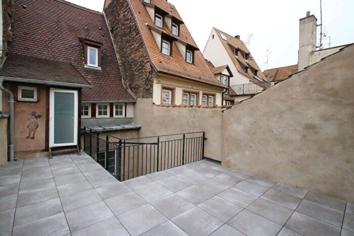 Appartement à louer - Strasbourg - 3 pièces - 2 chambres